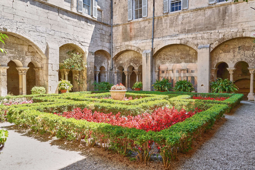 Hotspots and Hidden Gems: 14 Days of Southern Provence Itinerary - My ...