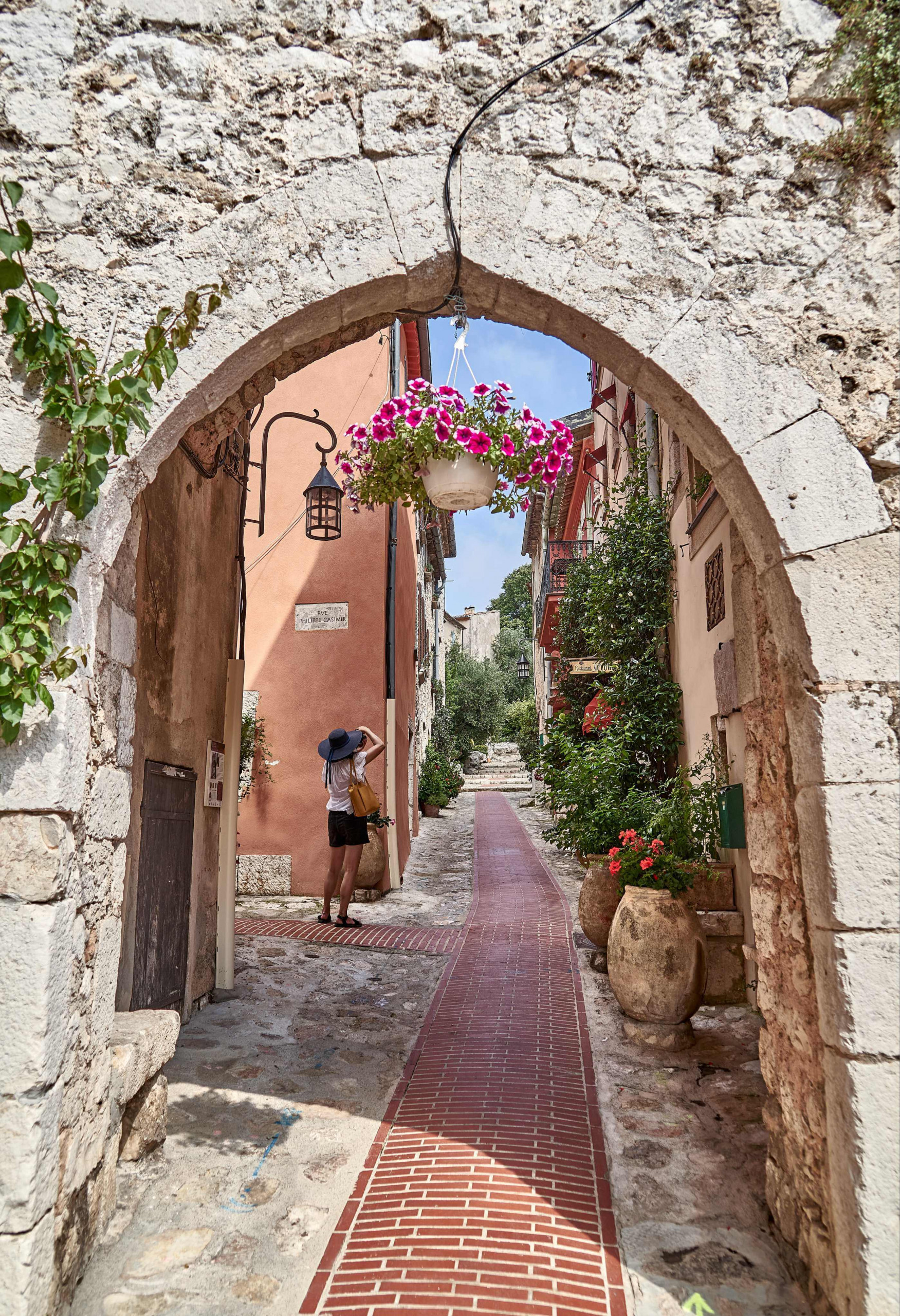 Lost in the Beautiful Narrow Alleyways in Provençal Villages - My Magic ...