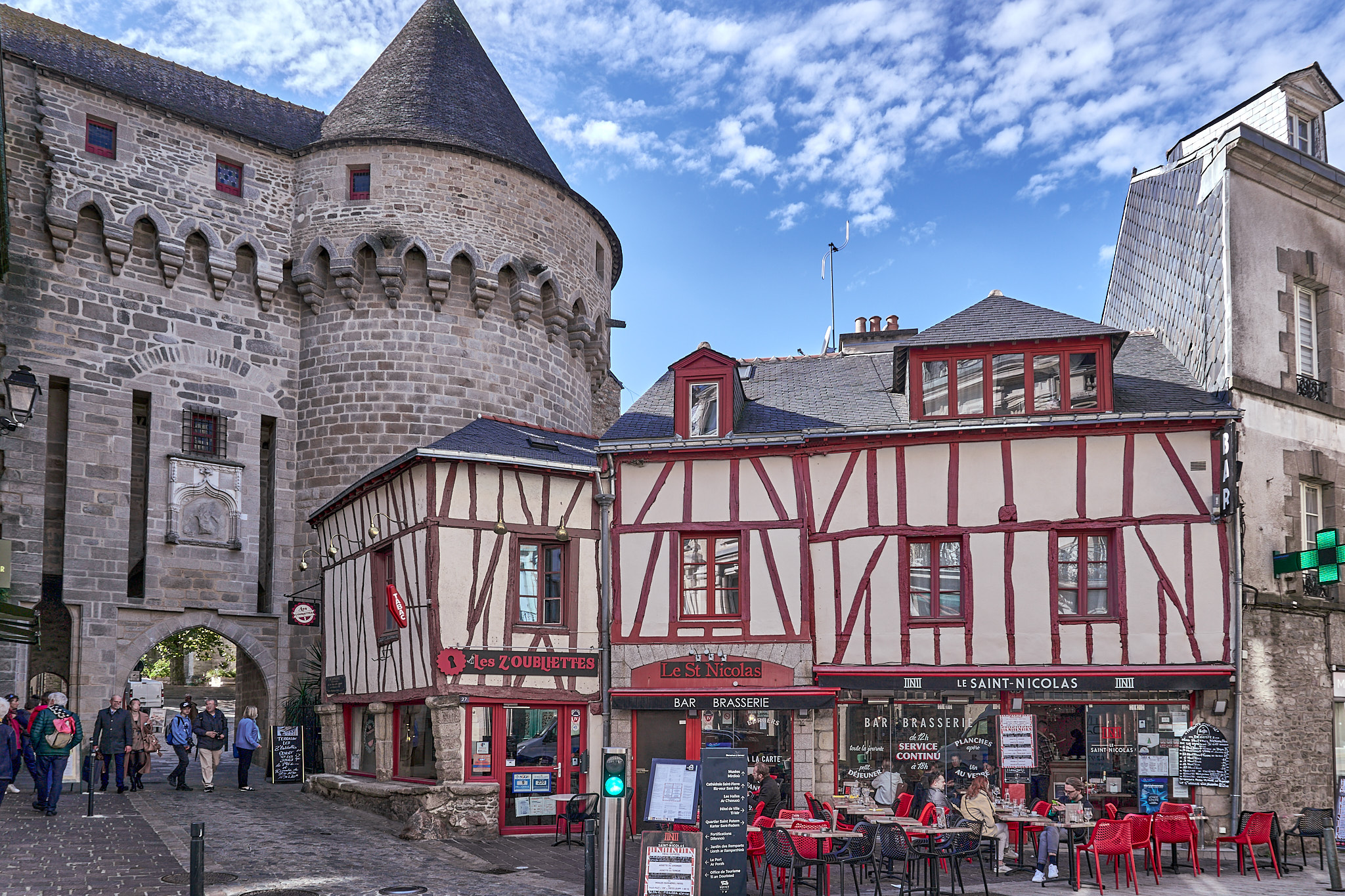 step-back-in-time-vannes-old-town-a-pinnacle-of-history-in-brittany